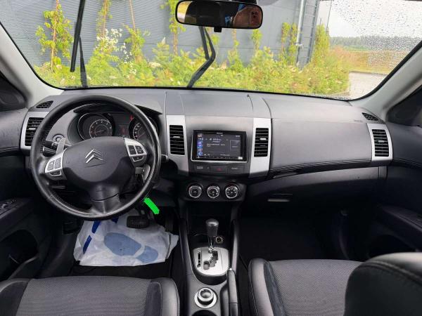 Black Citroen C-Crosser 2011 in Vilnius, with an engine capacity of 2.36 L and mileage of 220 thousand km for 3800 €, photo 10 on AUTOMOTO.COM.LV