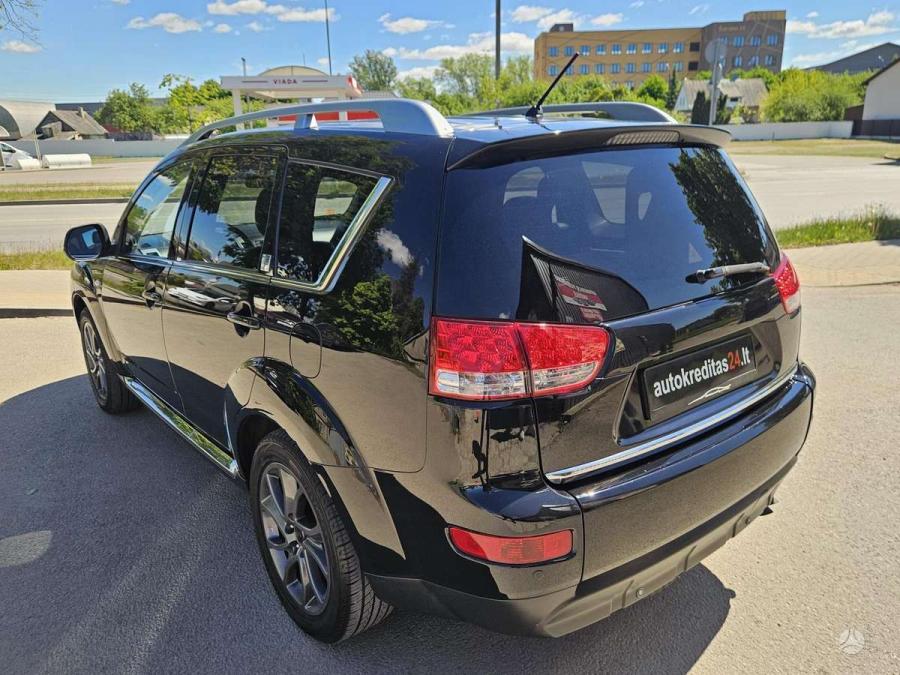 Black Citroen C-Crosser 2010 in Siauliai, with an engine capacity of 2.20 L and mileage of 168 thousand km for 5450 €, photo 8 on AUTOMOTO.COM.LV