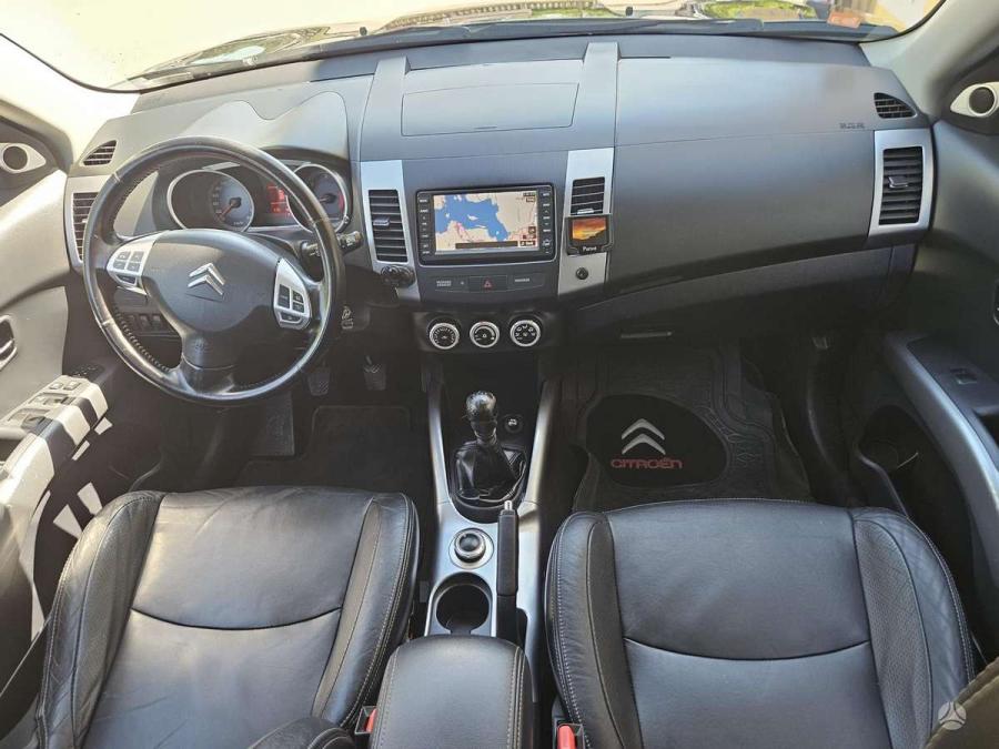 Black Citroen C-Crosser 2010 in Siauliai, with an engine capacity of 2.20 L and mileage of 168 thousand km for 5450 €, photo 13 on AUTOMOTO.COM.LV
