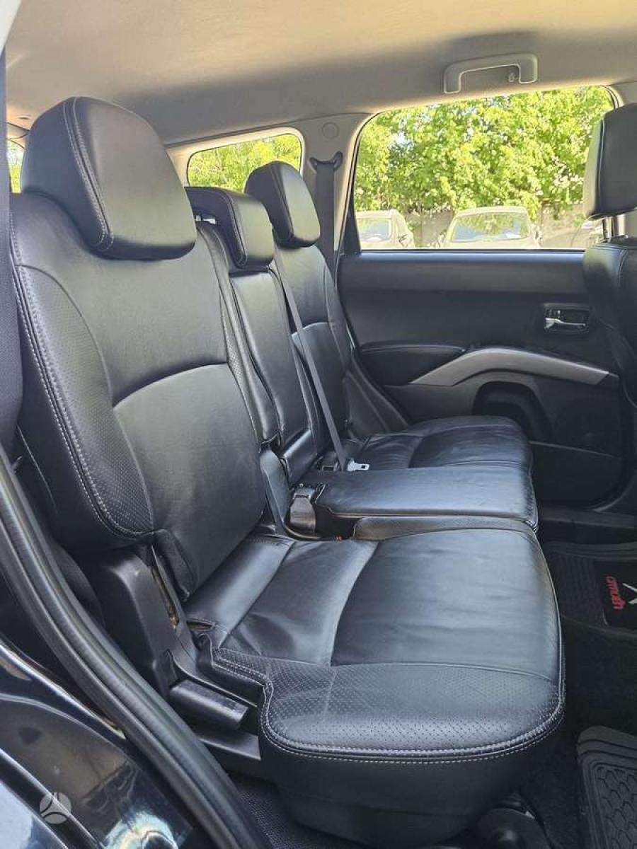 Black Citroen C-Crosser 2010 in Siauliai, with an engine capacity of 2.20 L and mileage of 168 thousand km for 5450 €, photo 17 on AUTOMOTO.COM.LV