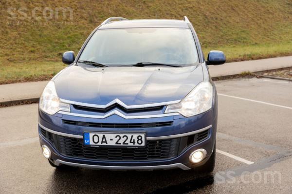 Blue Citroen C-Crosser 2009 in Daugavpils, with an engine capacity of 2.40 L and mileage of 151 thousand km for 5700 €, photo 1 on AUTOMOTO.COM.LV