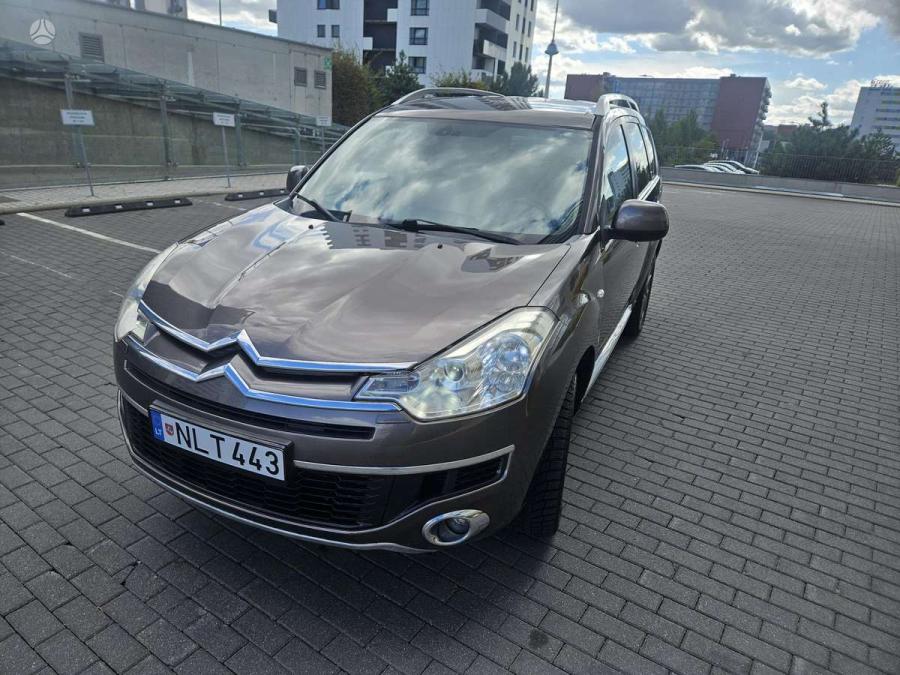 Brown Citroen C-Crosser 2010 in Vilnius, with an engine capacity of 2.18 L and mileage of 299 thousand km for 3850 €, photo 6 on AUTOMOTO.COM.LV