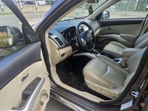Brown Citroen C-Crosser 2010 in Vilnius, with an engine capacity of 2.18 L and mileage of 299 thousand km for 3850 €, photo 13 on AUTOMOTO.COM.LV