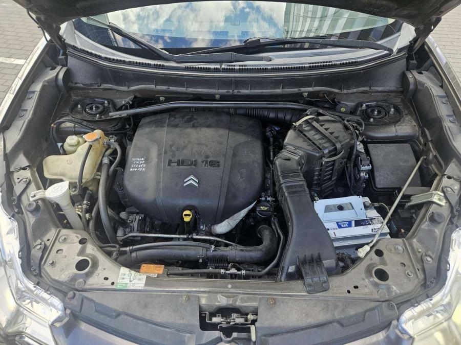 Brown Citroen C-Crosser 2010 in Vilnius, with an engine capacity of 2.18 L and mileage of 299 thousand km for 3850 €, photo 16 on AUTOMOTO.COM.LV