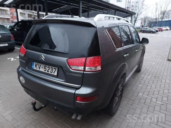 Citroen C-Crosser 2008 in Riga, with an engine capacity of 2.20 L and mileage of 372 thousand km for 4000 €, photo 4 on AUTOMOTO.COM.LV