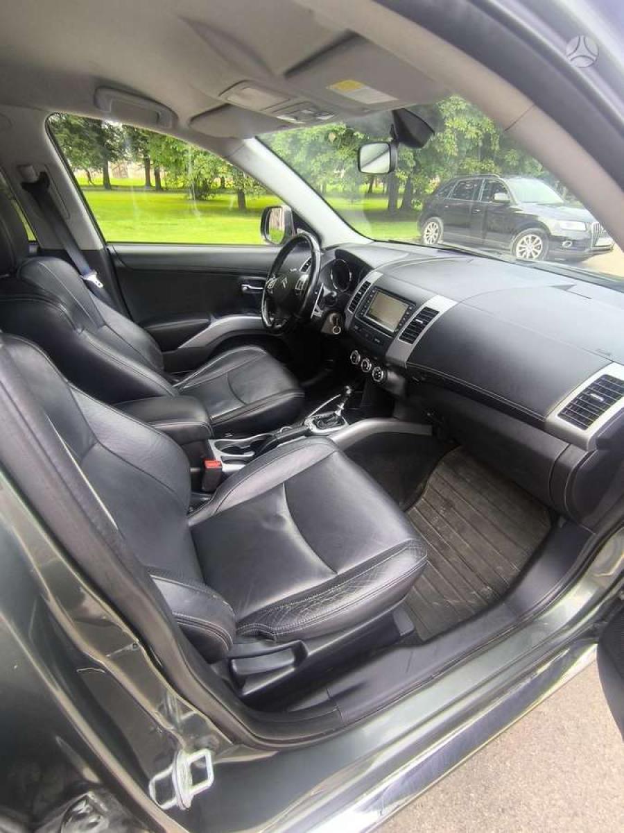 Green Citroen C-Crosser 2011 in Vilnius, with an engine capacity of 2.18 L and mileage of 285 thousand km for 5000 €, photo 15 on AUTOMOTO.COM.LV