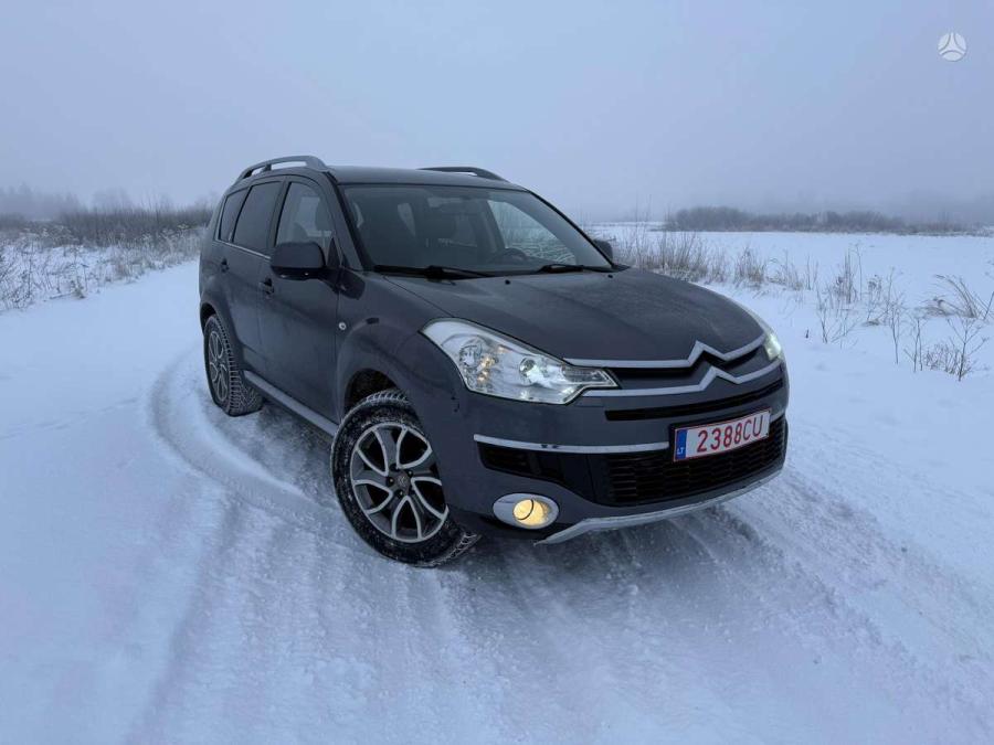 Grey Citroen C-Crosser 2007 in Ukmerge, with an engine capacity of 2.18 L and mileage of 204 thousand km for 3699 €, photo 1 on AUTOMOTO.COM.LV
