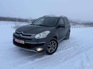 Grey Citroen C-Crosser 2007 in Ukmerge, with an engine capacity of 2.18 L and mileage of 204 thousand km for 3699 €, photo 2 on AUTOMOTO.COM.LV