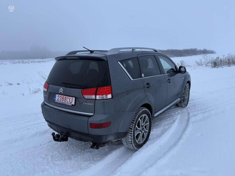 Grey Citroen C-Crosser 2007 in Ukmerge, with an engine capacity of 2.18 L and mileage of 204 thousand km for 3699 €, photo 3 on AUTOMOTO.COM.LV
