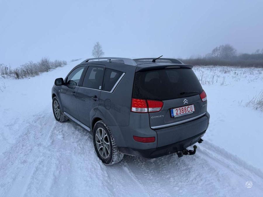 Grey Citroen C-Crosser 2007 in Ukmerge, with an engine capacity of 2.18 L and mileage of 204 thousand km for 3699 €, photo 4 on AUTOMOTO.COM.LV