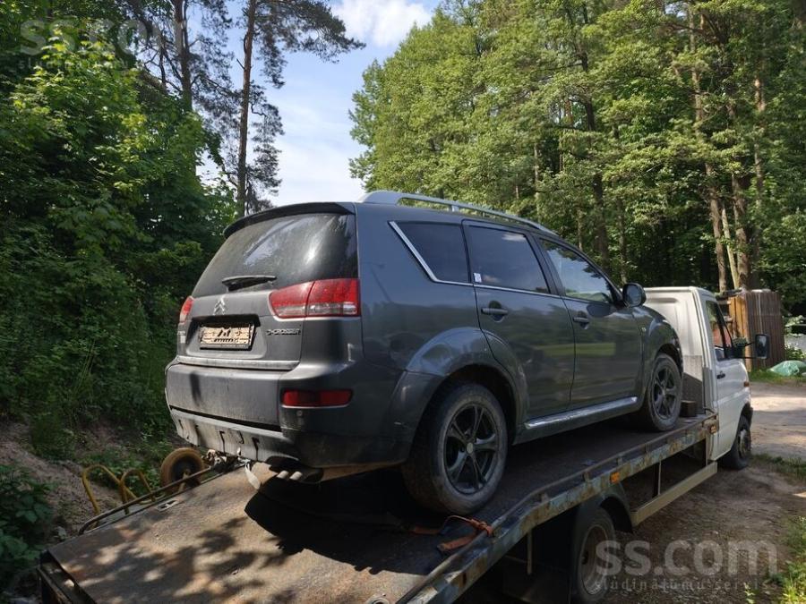 Grey Citroen C-Crosser 2007 in Riga, with an engine capacity of 2.20 L and mileage of 290 thousand km for 1000 €, photo 3 on AUTOMOTO.COM.LV