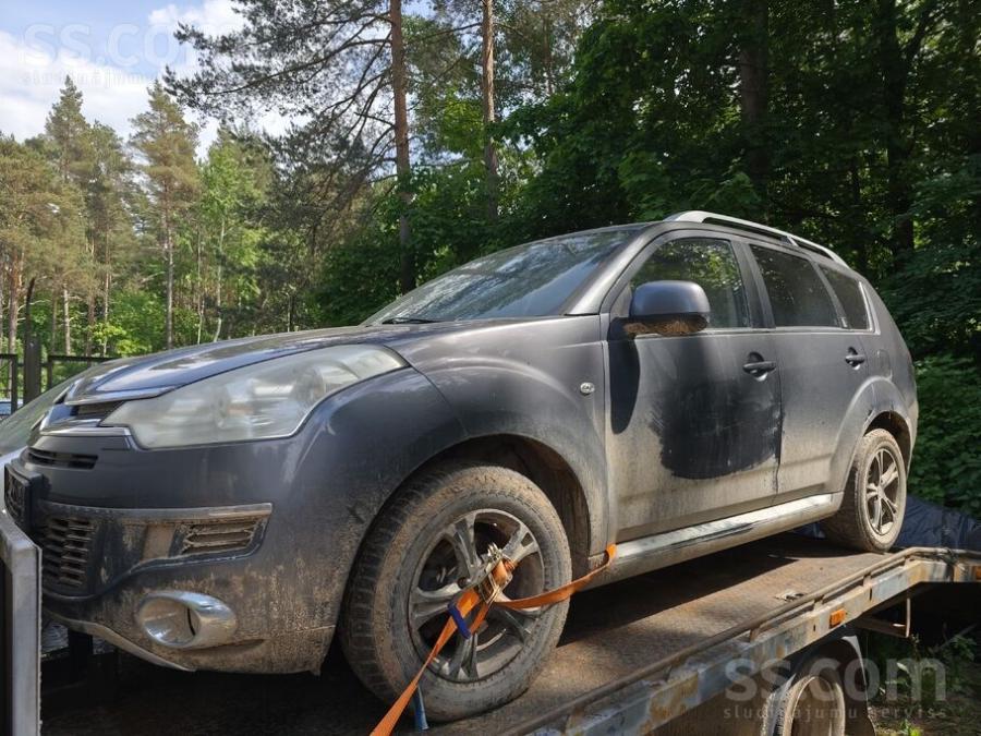 Grey Citroen C-Crosser 2007 in Riga, with an engine capacity of 2.20 L and mileage of 290 thousand km for 1000 €, photo 6 on AUTOMOTO.COM.LV
