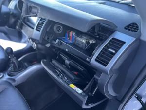 Pelēks Citroen C-Crosser 2007 Jēkabpils, ar dzinēja tilpumu 2.20 L un nobraukumu 224 tūkst. km par 6100 €, foto 23 vietnē AUTOMOTO.COM.LV