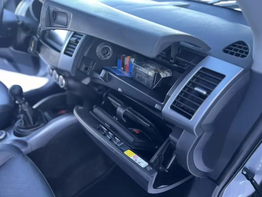 Pelēks Citroen C-Crosser 2007 Jēkabpils, ar dzinēja tilpumu 2.20 L un nobraukumu 224 tūkst. km par 6100 €, foto 23 vietnē AUTOMOTO.COM.LV