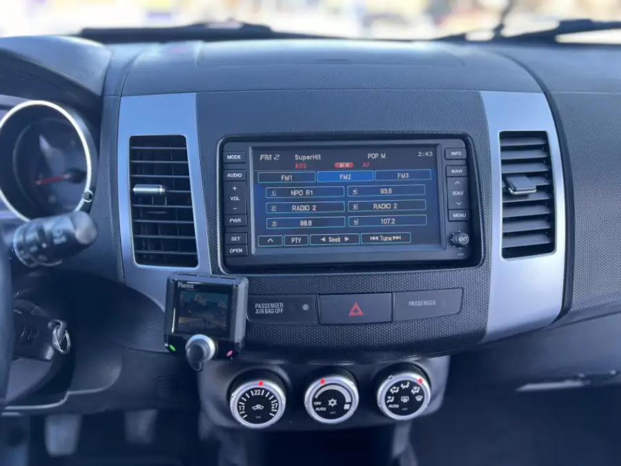 Pelēks Citroen C-Crosser 2007 Jēkabpils, ar dzinēja tilpumu 2.20 L un nobraukumu 224 tūkst. km par 6100 €, foto 35 vietnē AUTOMOTO.COM.LV