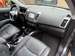 Grey Citroen C-Crosser 2007 in Utena, with an engine capacity of 2.18 L and mileage of 291 thousand km for 2999 €, photo 17 on AUTOMOTO.COM.LV