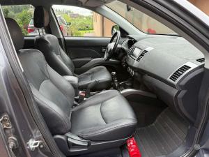 Grey Citroen C-Crosser 2007 in Utena, with an engine capacity of 2.18 L and mileage of 291 thousand km for 2999 €, photo 18 on AUTOMOTO.COM.LV