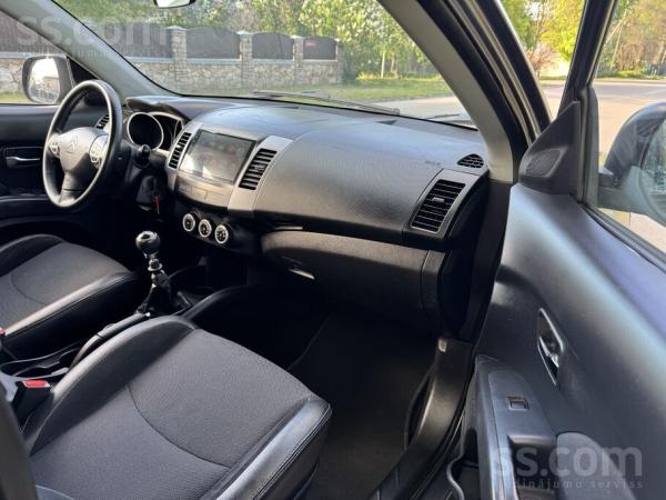 Pelēks Citroen C-Crosser 2008 Jelgava, ar dzinēja tilpumu 2.20 L un nobraukumu 356 tūkst. km par 2350 €, foto 9 vietnē AUTOMOTO.COM.LV
