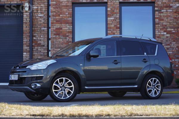 Grey Citroen C-Crosser 2008 in Riga, with an engine capacity of 2.20 L and mileage of 283 thousand km for 3290 €, photo 2 on AUTOMOTO.COM.LV