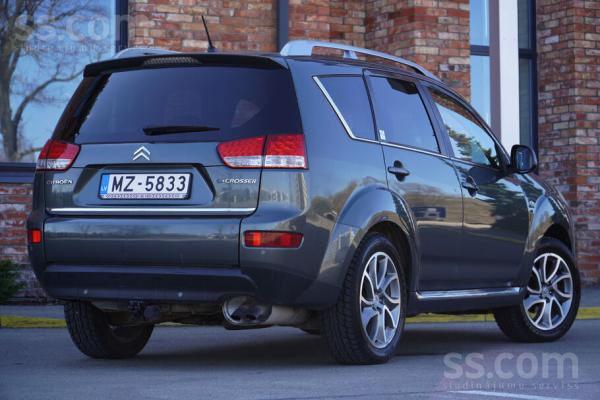 Grey Citroen C-Crosser 2008 in Riga, with an engine capacity of 2.20 L and mileage of 283 thousand km for 3290 €, photo 6 on AUTOMOTO.COM.LV