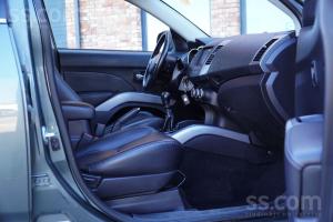 Pelēks Citroen C-Crosser 2008 Rīga, ar dzinēja tilpumu 2.20 L un nobraukumu 283 tūkst. km par 3290 €, foto 11 vietnē AUTOMOTO.COM.LV