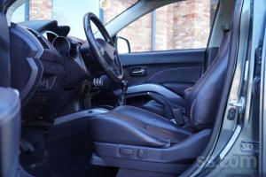 Pelēks Citroen C-Crosser 2008 Rīga, ar dzinēja tilpumu 2.20 L un nobraukumu 283 tūkst. km par 3290 €, foto 14 vietnē AUTOMOTO.COM.LV