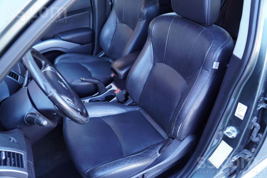 Pelēks Citroen C-Crosser 2008 Rīga, ar dzinēja tilpumu 2.20 L un nobraukumu 283 tūkst. km par 3290 €, foto 15 vietnē AUTOMOTO.COM.LV