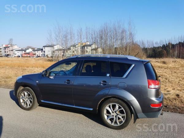 Grey Citroen C-Crosser 2008 in Riga, with an engine capacity of 2.40 L and mileage of 235 thousand km for 3800 €, photo 2 on AUTOMOTO.COM.LV