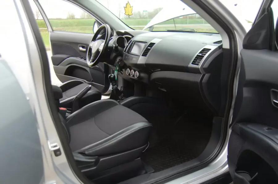 Pelēks Citroen C-Crosser 2008 Jēkabpils, ar dzinēja tilpumu 2.20 L un nobraukumu 260 tūkst. km par 5500 €, foto 11 vietnē AUTOMOTO.COM.LV