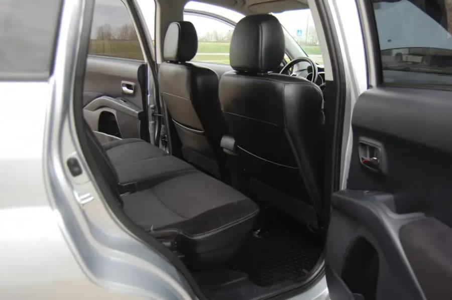 Pelēks Citroen C-Crosser 2008 Jēkabpils, ar dzinēja tilpumu 2.20 L un nobraukumu 260 tūkst. km par 5500 €, foto 12 vietnē AUTOMOTO.COM.LV