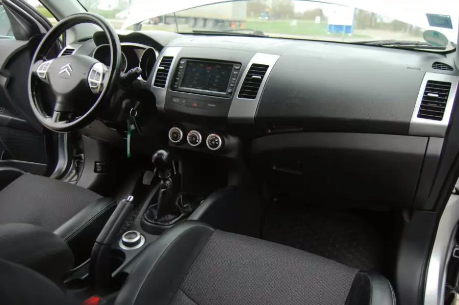 Pelēks Citroen C-Crosser 2008 Jēkabpils, ar dzinēja tilpumu 2.20 L un nobraukumu 260 tūkst. km par 5500 €, foto 13 vietnē AUTOMOTO.COM.LV