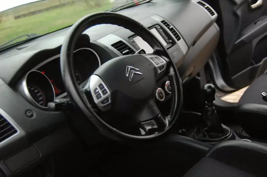 Pelēks Citroen C-Crosser 2008 Jēkabpils, ar dzinēja tilpumu 2.20 L un nobraukumu 260 tūkst. km par 5500 €, foto 15 vietnē AUTOMOTO.COM.LV