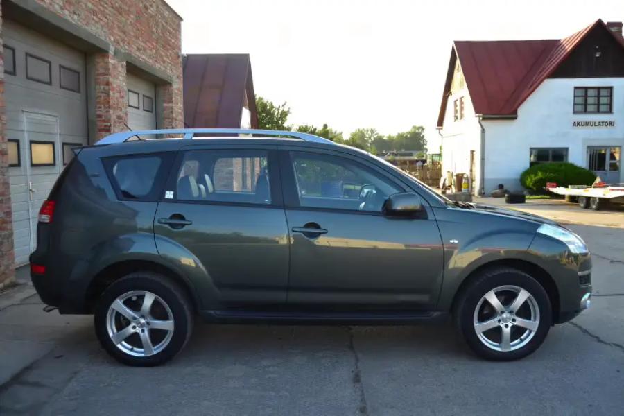 Grey Citroen C-Crosser 2008 in Jekabpils, with an engine capacity of 2.20 L and mileage of 168 thousand km for 5500 €, photo 7 on AUTOMOTO.COM.LV