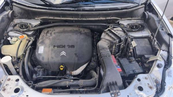 Pelēks Citroen C-Crosser 2008 Utena, ar dzinēja tilpumu 2.18 L un nobraukumu 216 tūkst. km par 4500 €, foto 8 vietnē AUTOMOTO.COM.LV