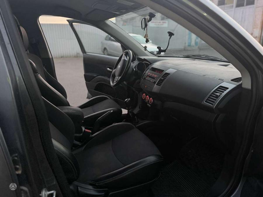 Grey Citroen C-Crosser 2008 in Kaunas, with an engine capacity of 2.18 L and mileage of 234 thousand km for 2700 €, photo 9 on AUTOMOTO.COM.LV