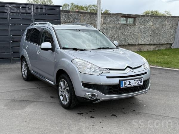 Grey Citroen C-Crosser 2009 in Ludza, with an engine capacity of 2.20 L and mileage of 0 thousand km for 5780 €, photo 4 on AUTOMOTO.COM.LV
