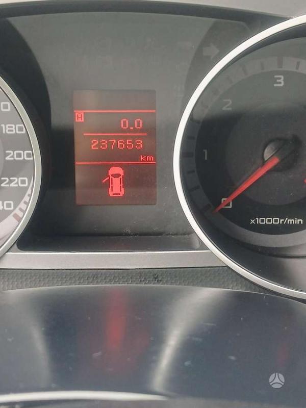 Grey Citroen C-Crosser 2009 in Kaunas, with an engine capacity of 2.18 L and mileage of 238 thousand km for 4200 €, photo 10 on AUTOMOTO.COM.LV