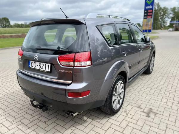 Grey Citroen C-Crosser 2010 in Jekabpils, with an engine capacity of 2.20 L and mileage of 197 thousand km for 6450 €, photo 5 on AUTOMOTO.COM.LV