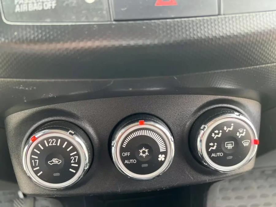 Pelēks Citroen C-Crosser 2010 Jēkabpils, ar dzinēja tilpumu 2.20 L un nobraukumu 197 tūkst. km par 6450 €, foto 24 vietnē AUTOMOTO.COM.LV