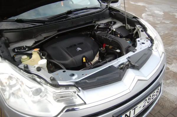Grey Citroen C-Crosser 2010 in Jekabpils, with an engine capacity of 2.20 L and mileage of 232 thousand km for 6900 €, photo 10 on AUTOMOTO.COM.LV