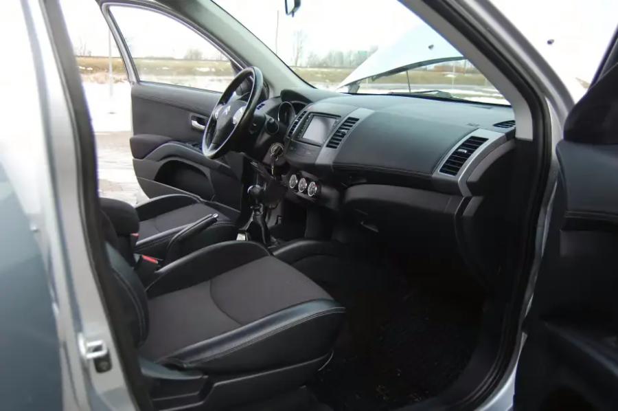 Pelēks Citroen C-Crosser 2010 Jēkabpils, ar dzinēja tilpumu 2.20 L un nobraukumu 232 tūkst. km par 6900 €, foto 12 vietnē AUTOMOTO.COM.LV