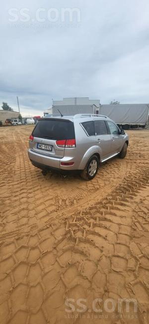 Pelēks Citroen C-Crosser 2010 Gulbene, ar dzinēja tilpumu 2.20 L un nobraukumu 255 tūkst. km par 2000 €, foto 4 vietnē AUTOMOTO.COM.LV