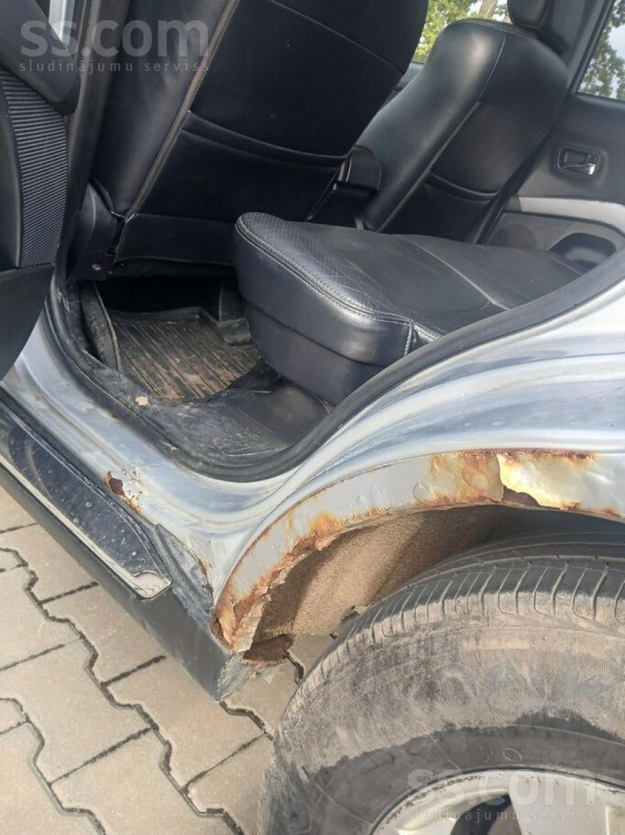 Pelēks Citroen C-Crosser 2010 Gulbene, ar dzinēja tilpumu 2.20 L un nobraukumu 255 tūkst. km par 2000 €, foto 9 vietnē AUTOMOTO.COM.LV