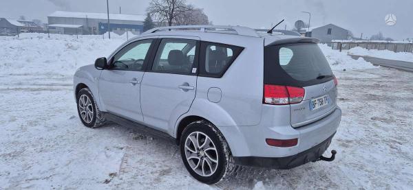 Grey Citroen C-Crosser 2011 in Taurage, with an engine capacity of 2.18 L and mileage of 245 thousand km for 4900 €, photo 4 on AUTOMOTO.COM.LV