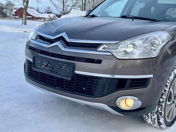 Grey Citroen C-Crosser 2011 in Silute, with an engine capacity of 2.18 L and mileage of 279 thousand km for 4999 €, photo 7 on AUTOMOTO.COM.LV