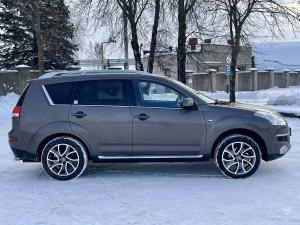 Grey Citroen C-Crosser 2011 in Silute, with an engine capacity of 2.18 L and mileage of 279 thousand km for 4999 €, photo 10 on AUTOMOTO.COM.LV