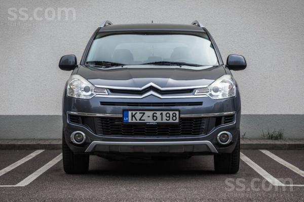 Grey Citroen C-Crosser 2011 in Riga, with an engine capacity of 2.20 L and mileage of 300 thousand km for 4990 €, photo 2 on AUTOMOTO.COM.LV