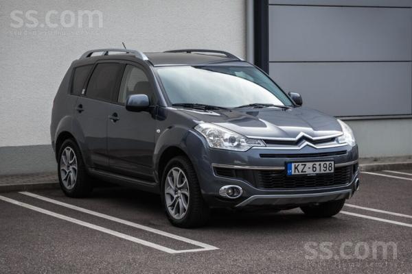 Grey Citroen C-Crosser 2011 in Riga, with an engine capacity of 2.20 L and mileage of 300 thousand km for 4990 €, photo 3 on AUTOMOTO.COM.LV