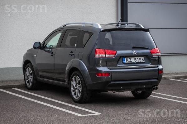 Grey Citroen C-Crosser 2011 in Riga, with an engine capacity of 2.20 L and mileage of 300 thousand km for 4990 €, photo 6 on AUTOMOTO.COM.LV