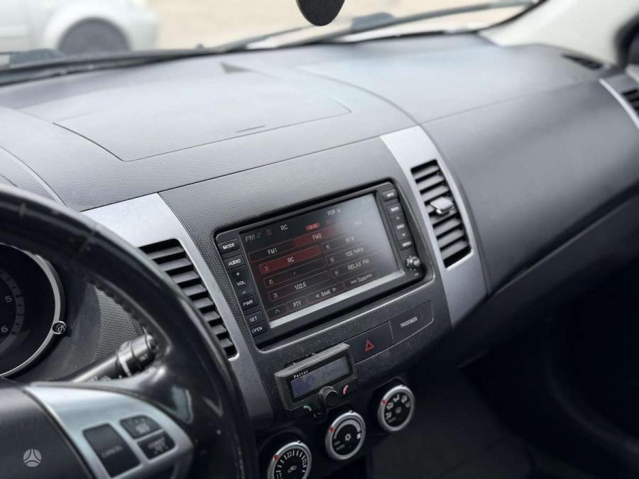 Pelēks Citroen C-Crosser 2008 Kauņa, ar dzinēja tilpumu 2.20 L un nobraukumu 0 tūkst. km par 2700 €, foto 13 vietnē AUTOMOTO.COM.LV